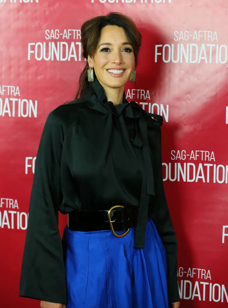 Jennifer Beals picture