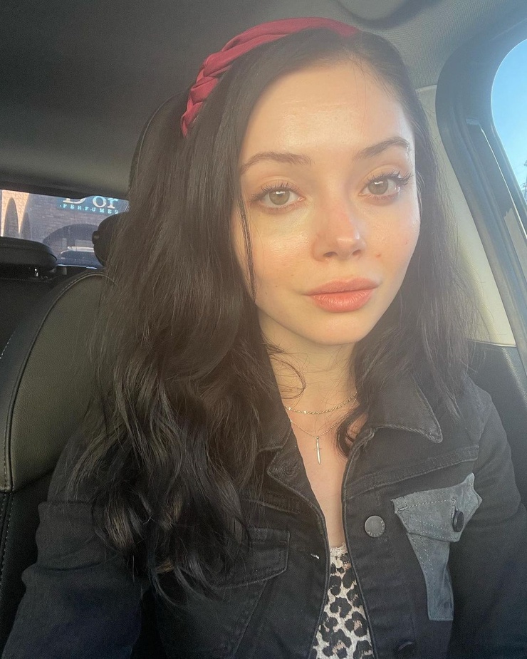 Picture of Alina Lee