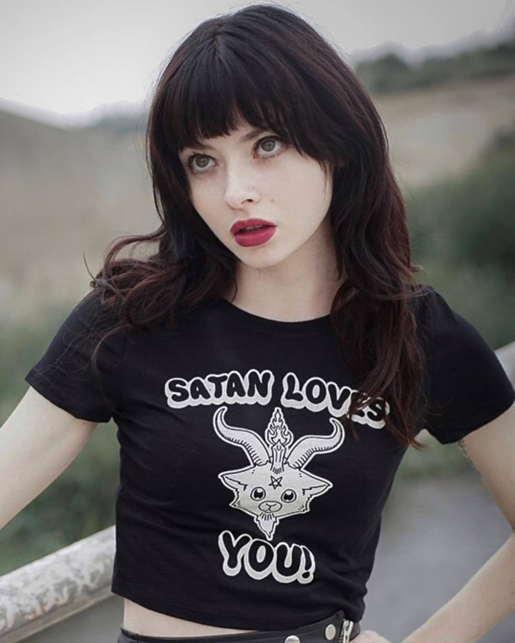 Picture of Alina Lee