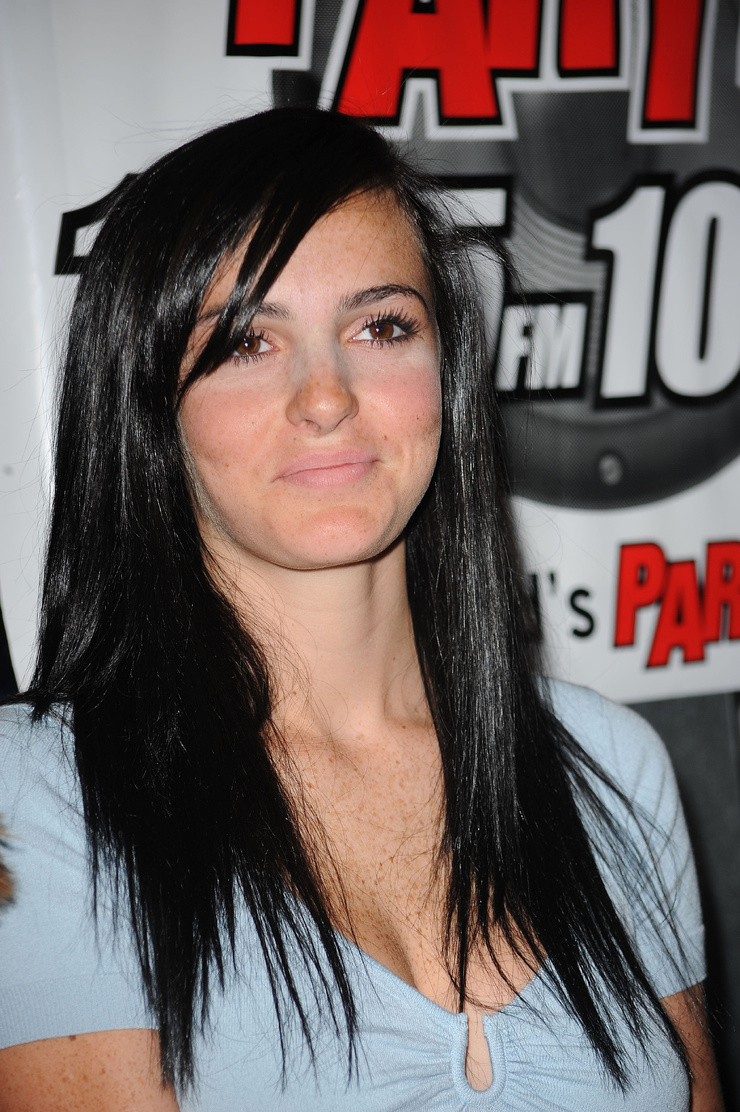 Ali Lohan image
