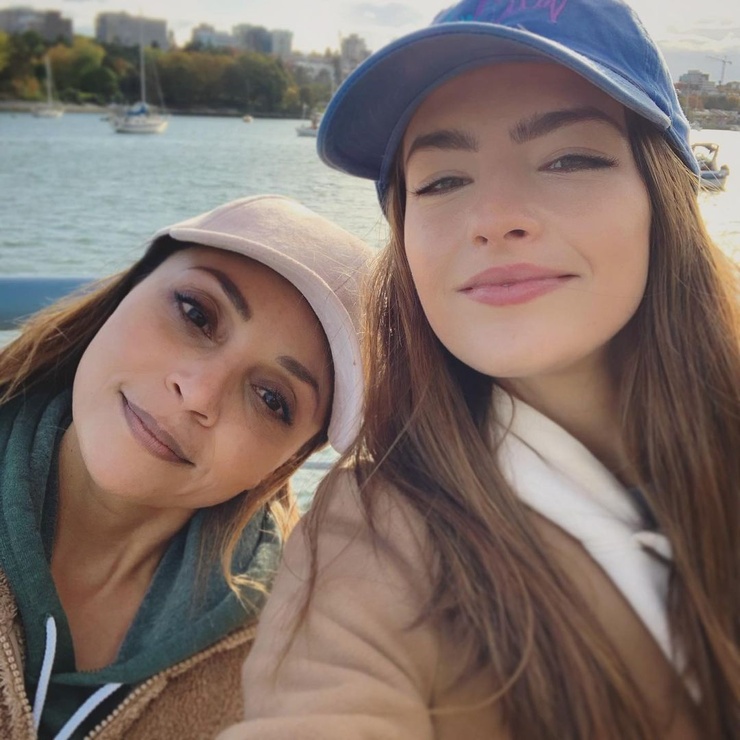 Kayla Compton picture