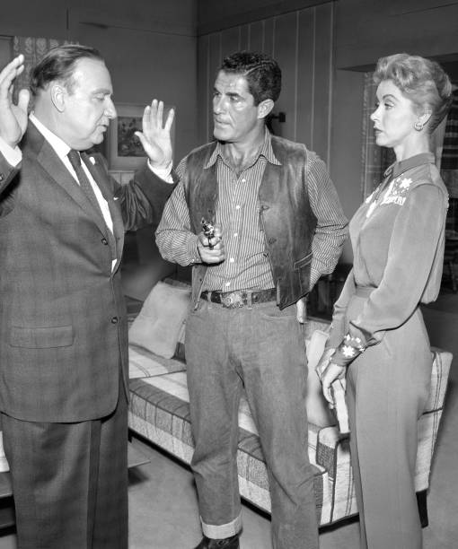 Alan Mowbray, Kem Dibbs, Marsha Hunt