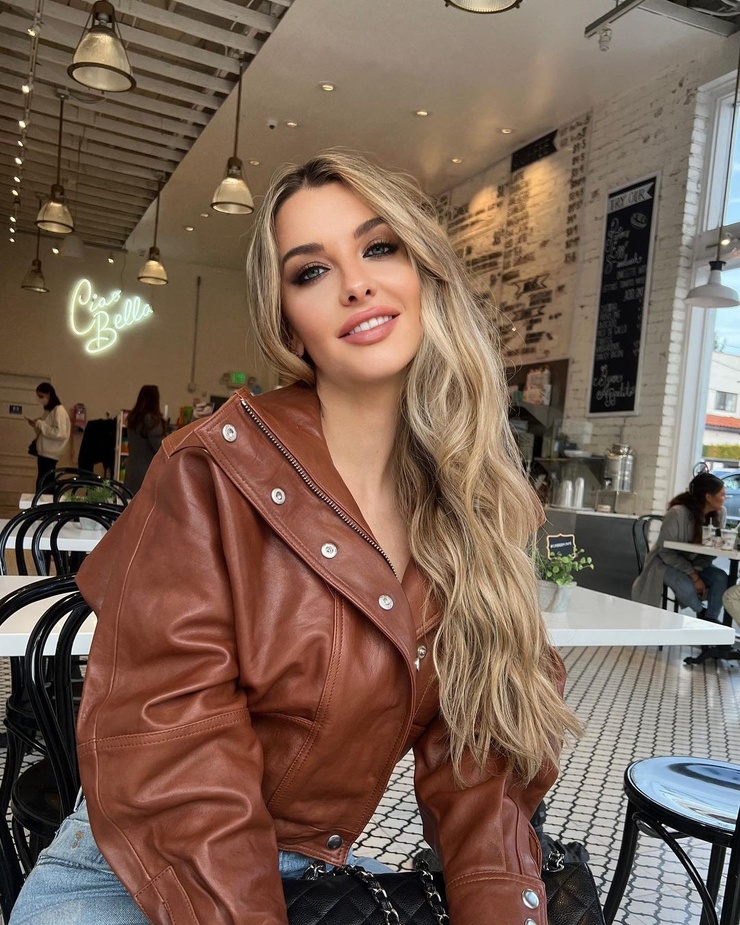 Emily Sears image