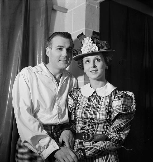 Raymond Rouleau, Renee Saint-Cyr