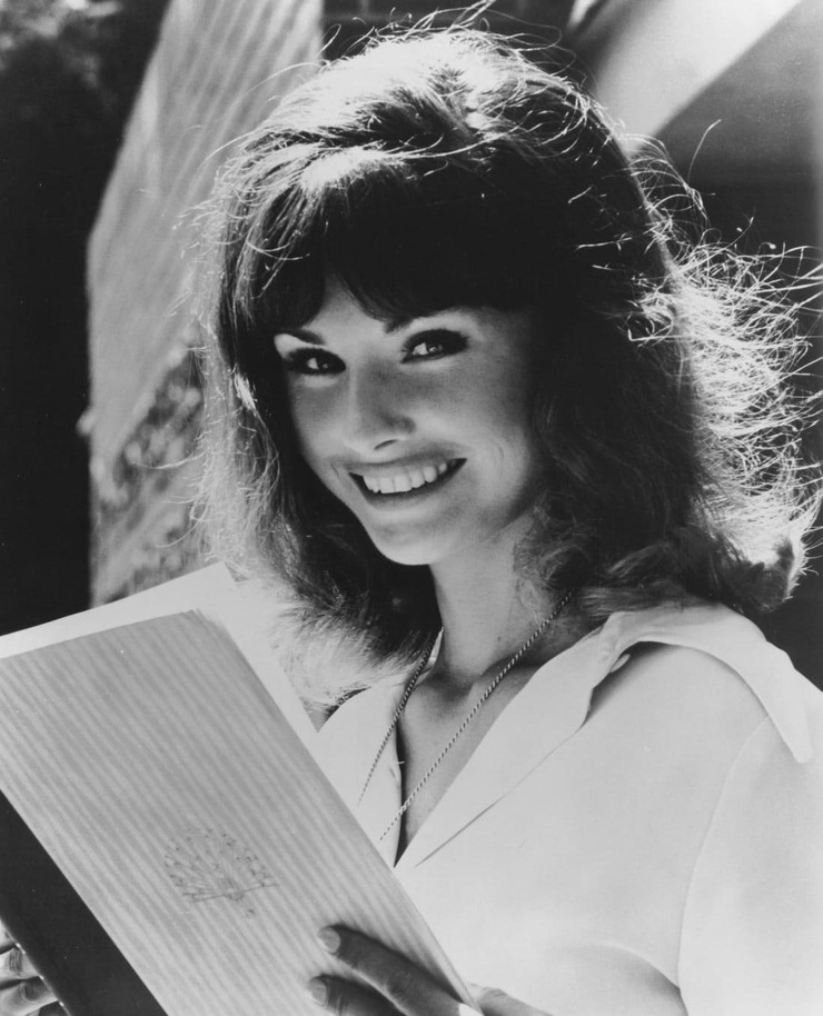 Lori Saunders