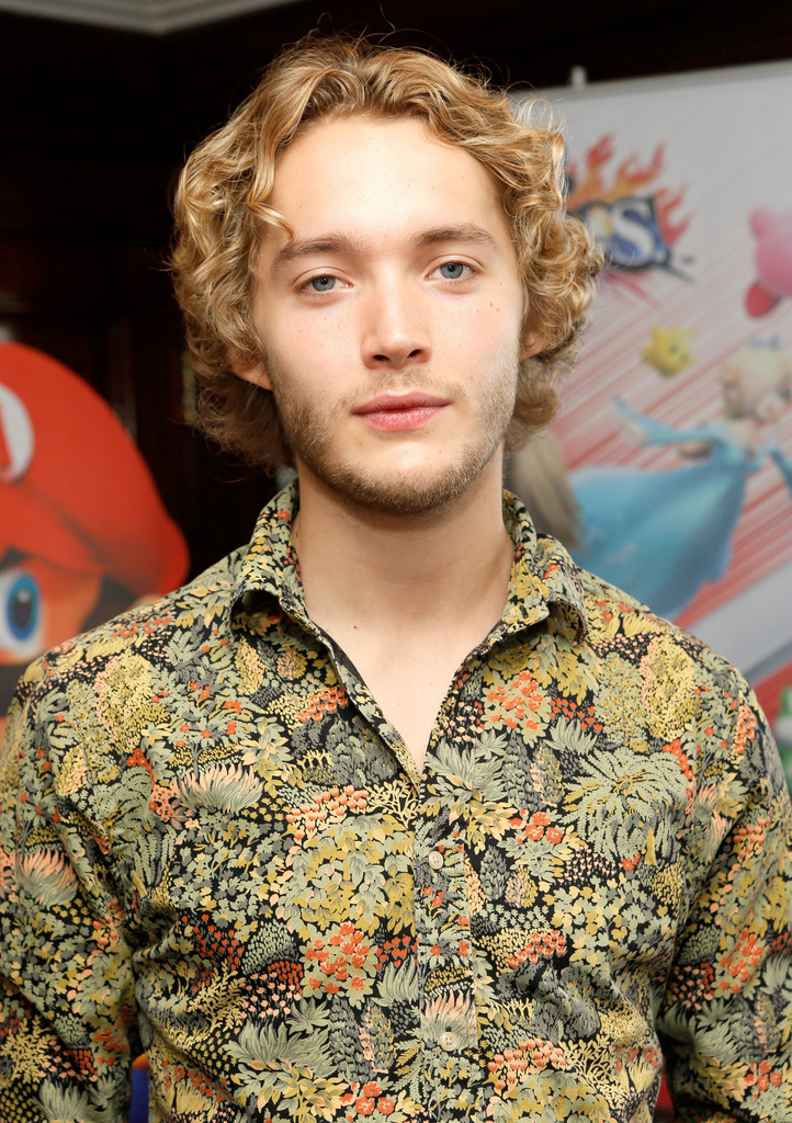 Picture of Toby Regbo