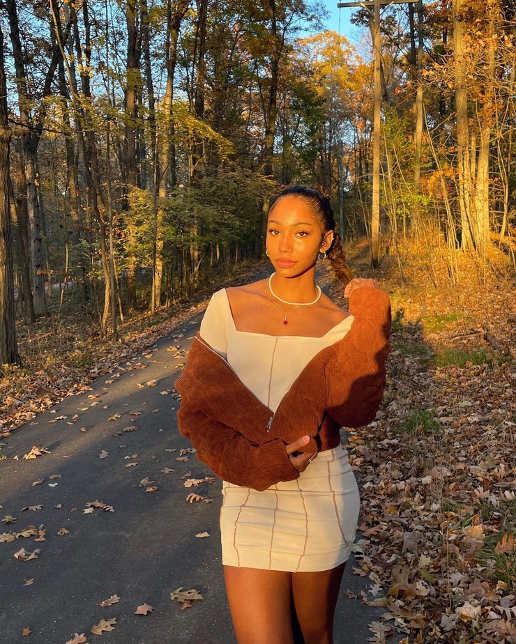 Picture of Chloe Foster II