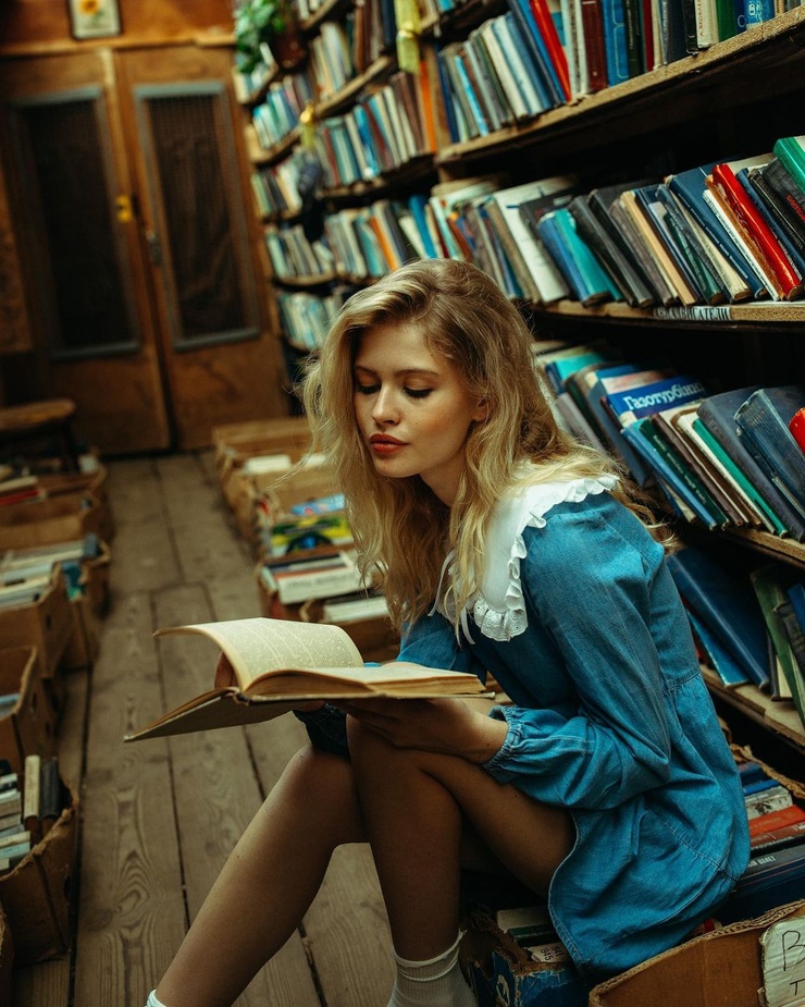 Picture of Luna (model)