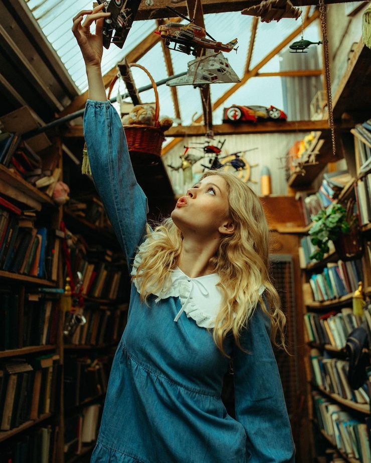 Picture of Luna (model)