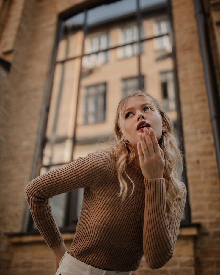 Picture of Luna (model)