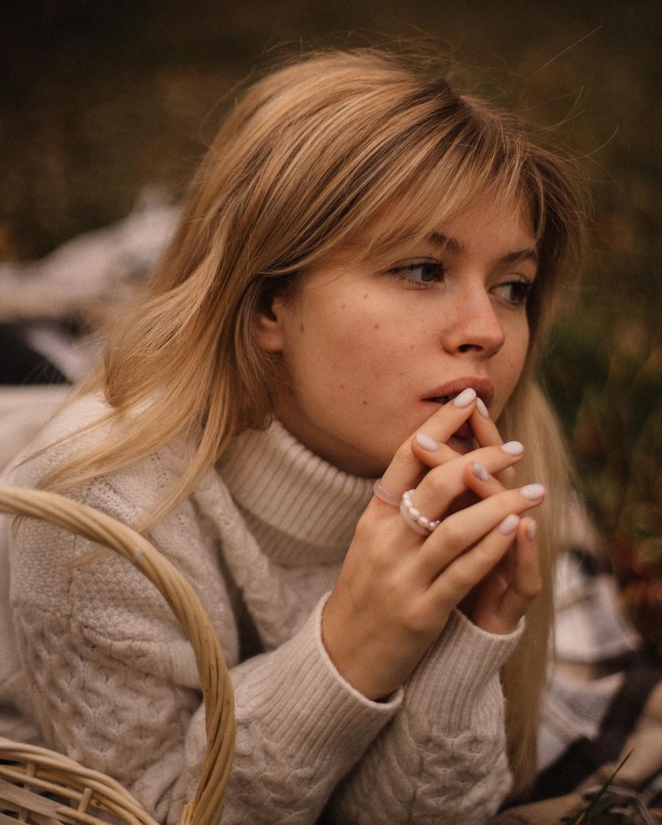 Picture of Luna (model)