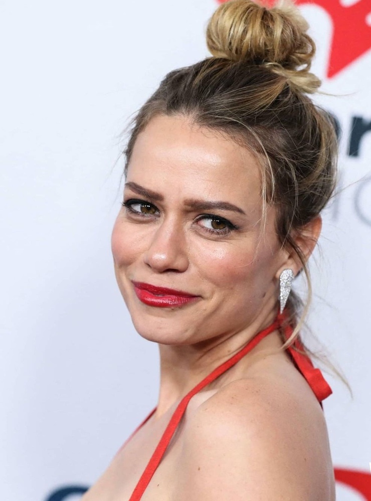 Bethany Joy Galeotti picture