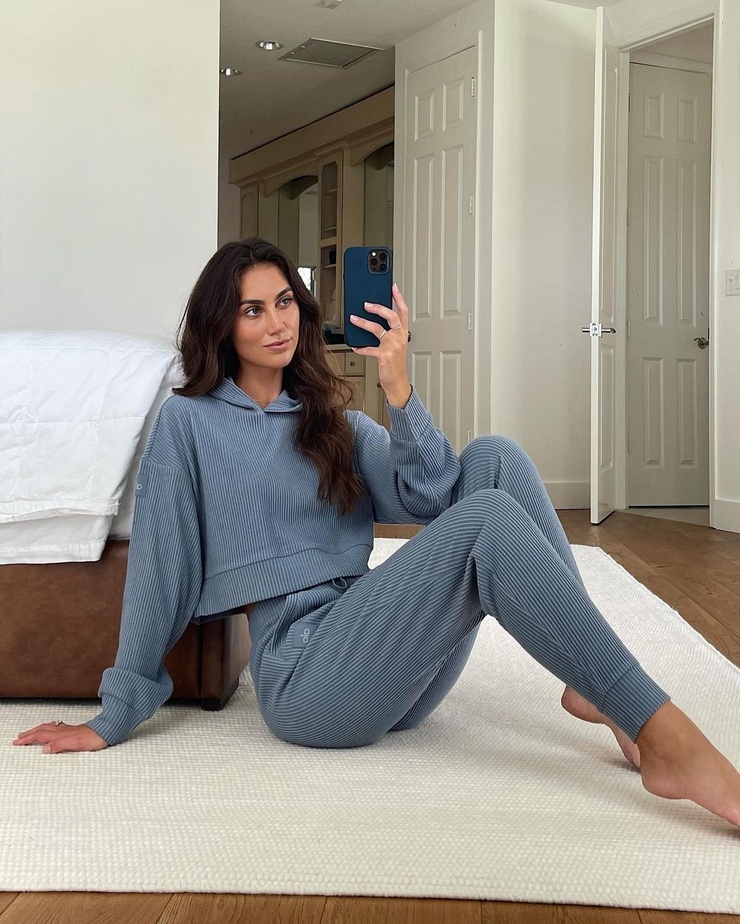 Stephanie Rayner image