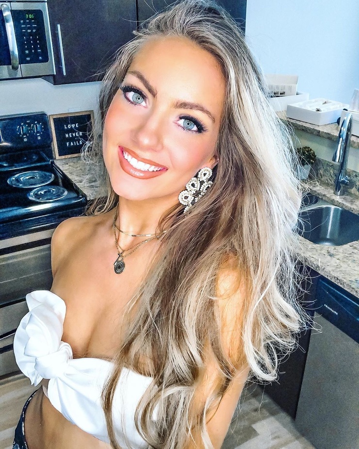 Picture of Holly Jo Anne White