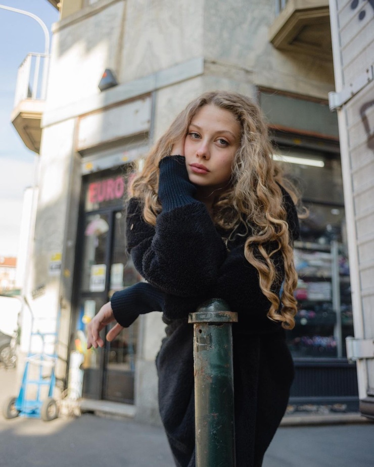 Picture of Chloé Thill