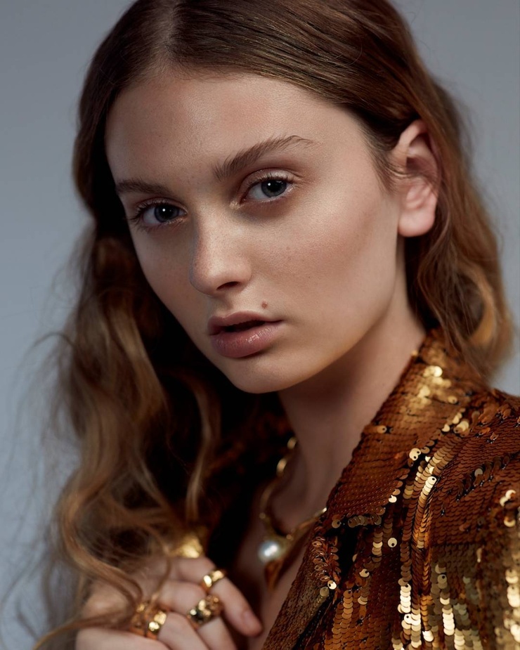 Sarah Armstrong model image