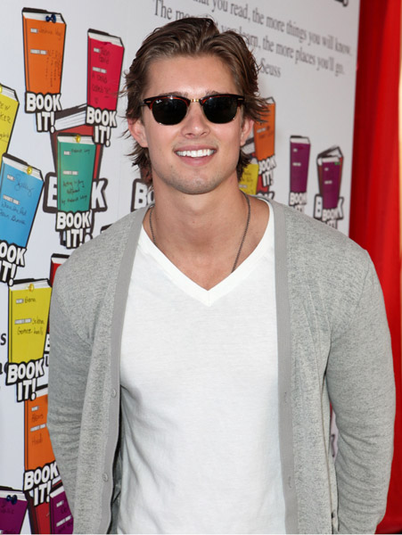 Image of Drew Van Acker