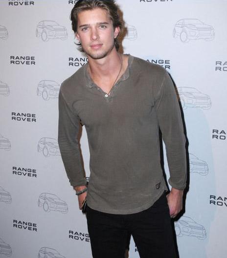 Drew Van Acker picture