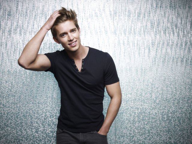Picture of Drew Van Acker