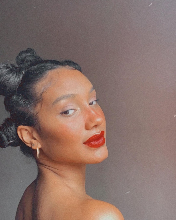 Joyce Oliveira picture