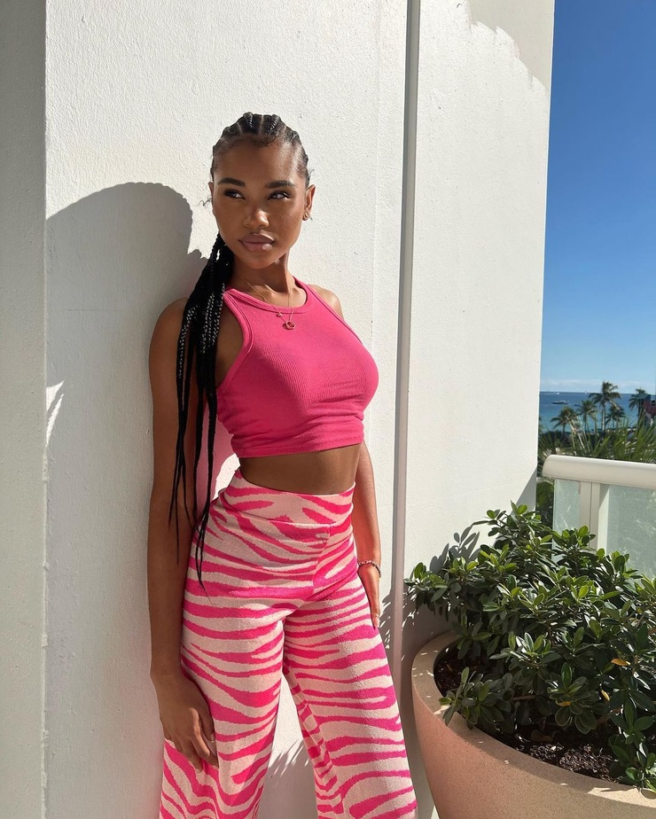 Britnee Bardot image