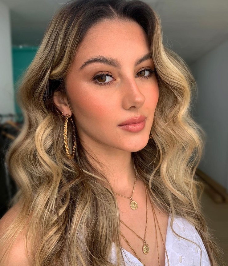 Amanda Medeiros picture