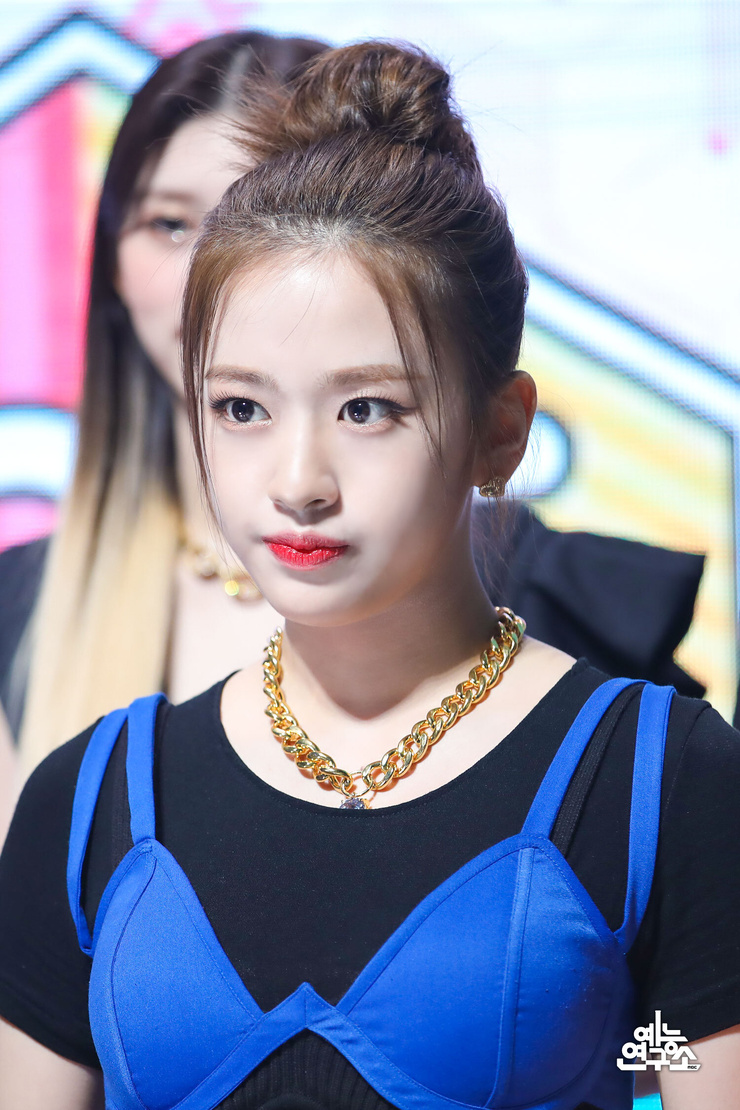 Picture of Ahn Yujin