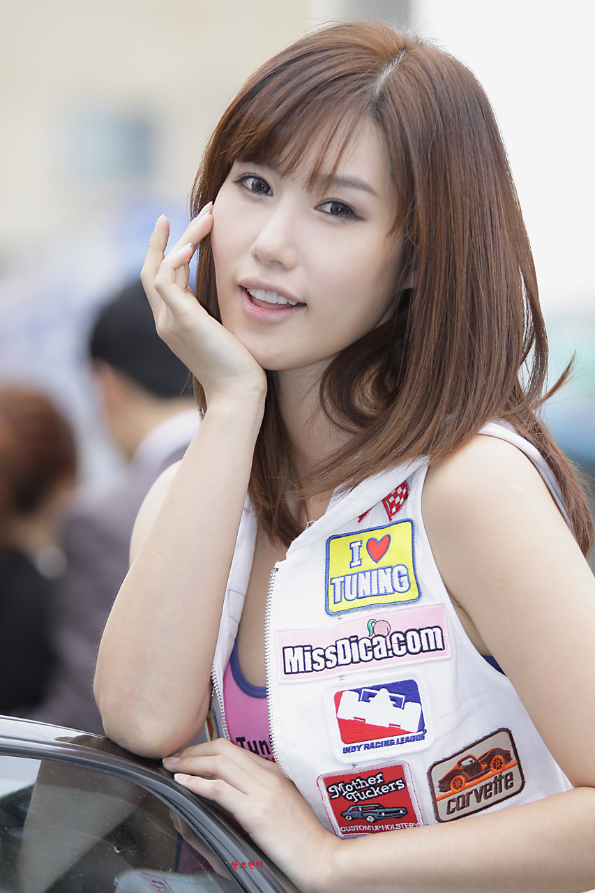 Picture of Song Jina.