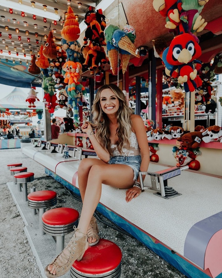 Picture Of Carly Pearce