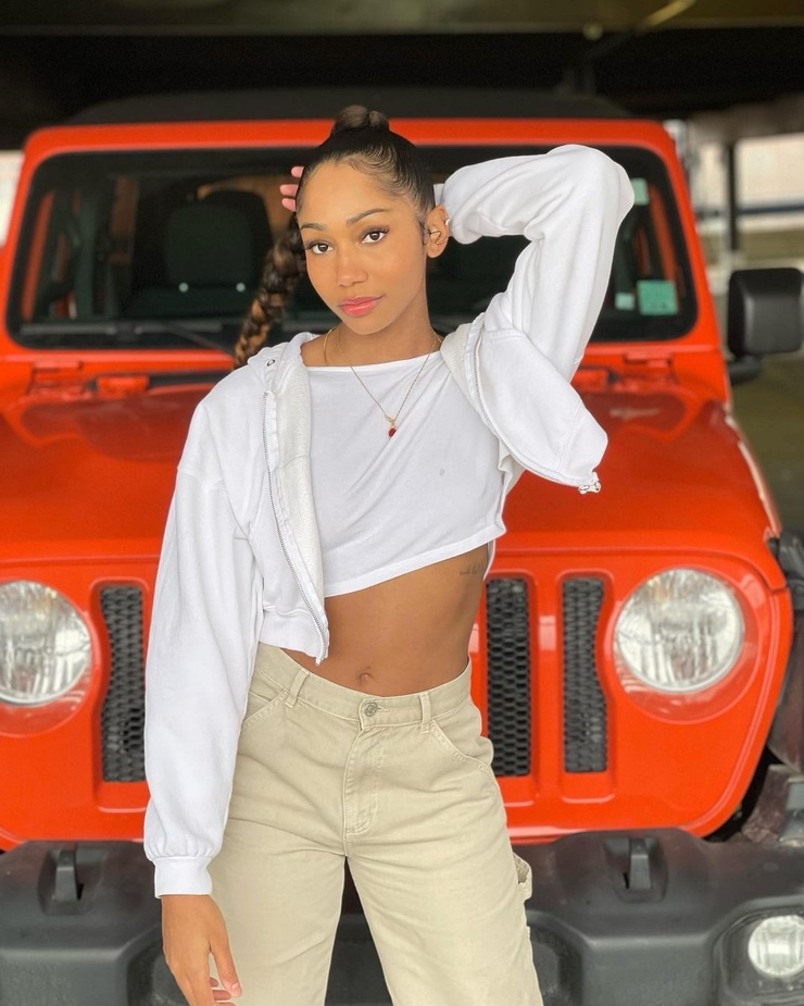 Picture of Chloe Foster II