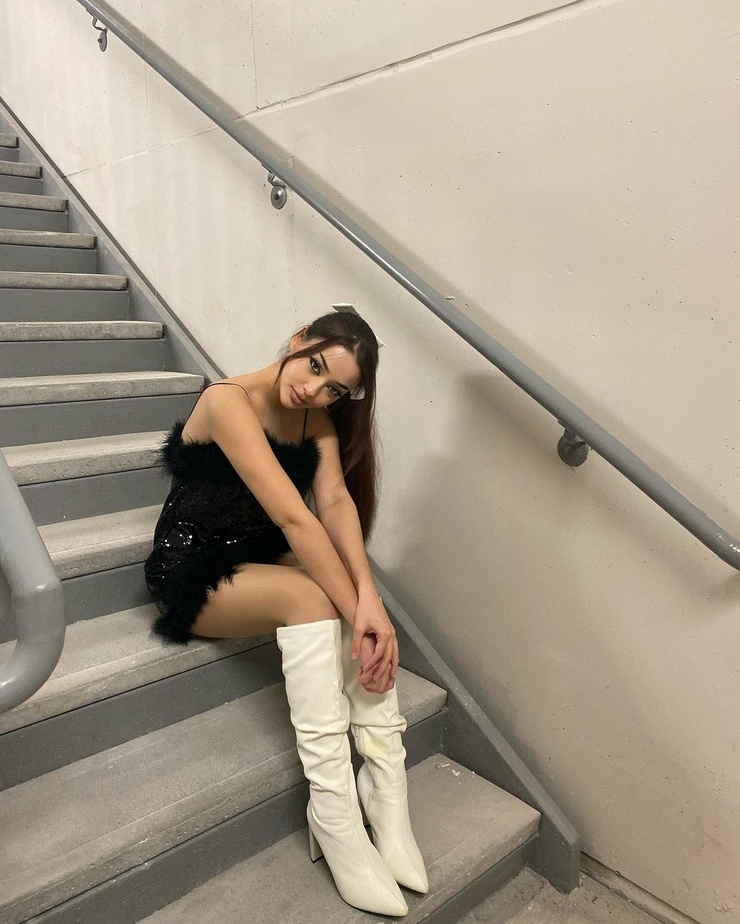 Isabel Rose image