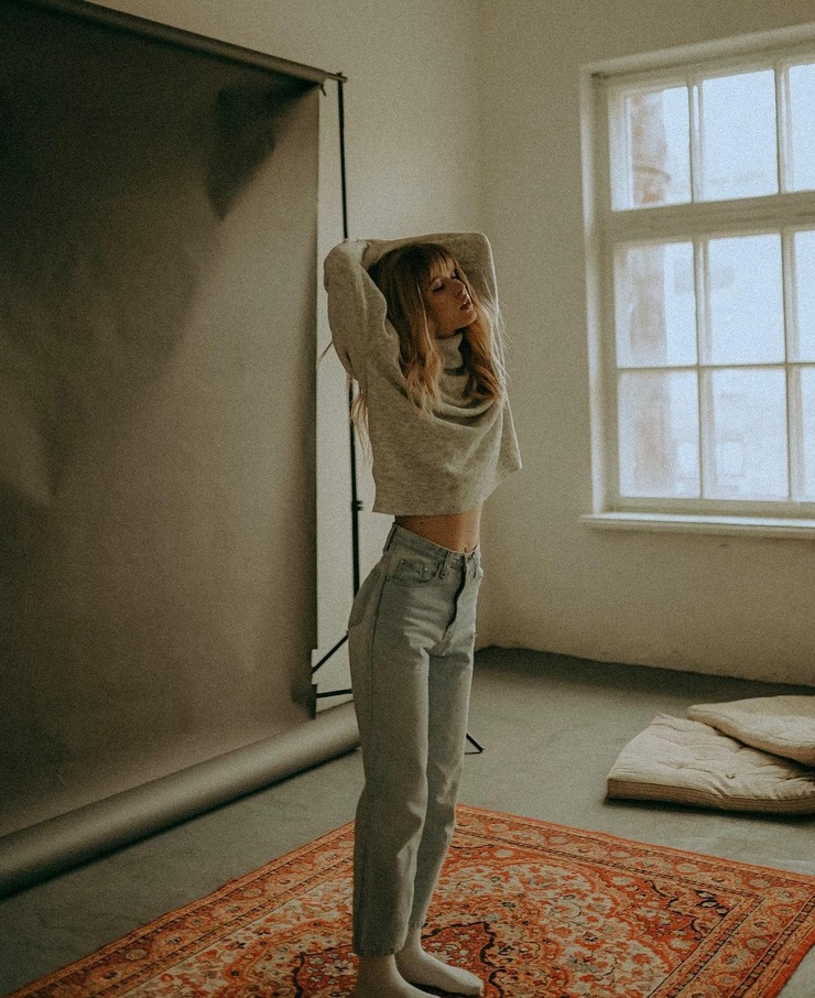 Picture of Luna (model)