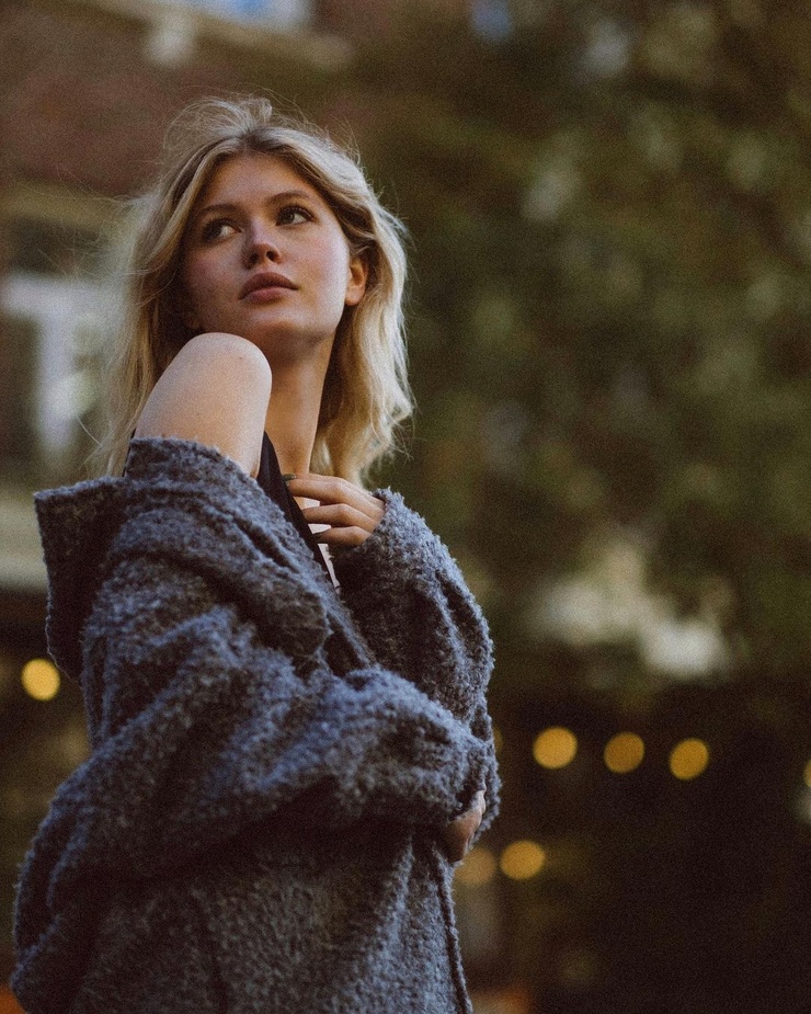 Picture of Luna (model)