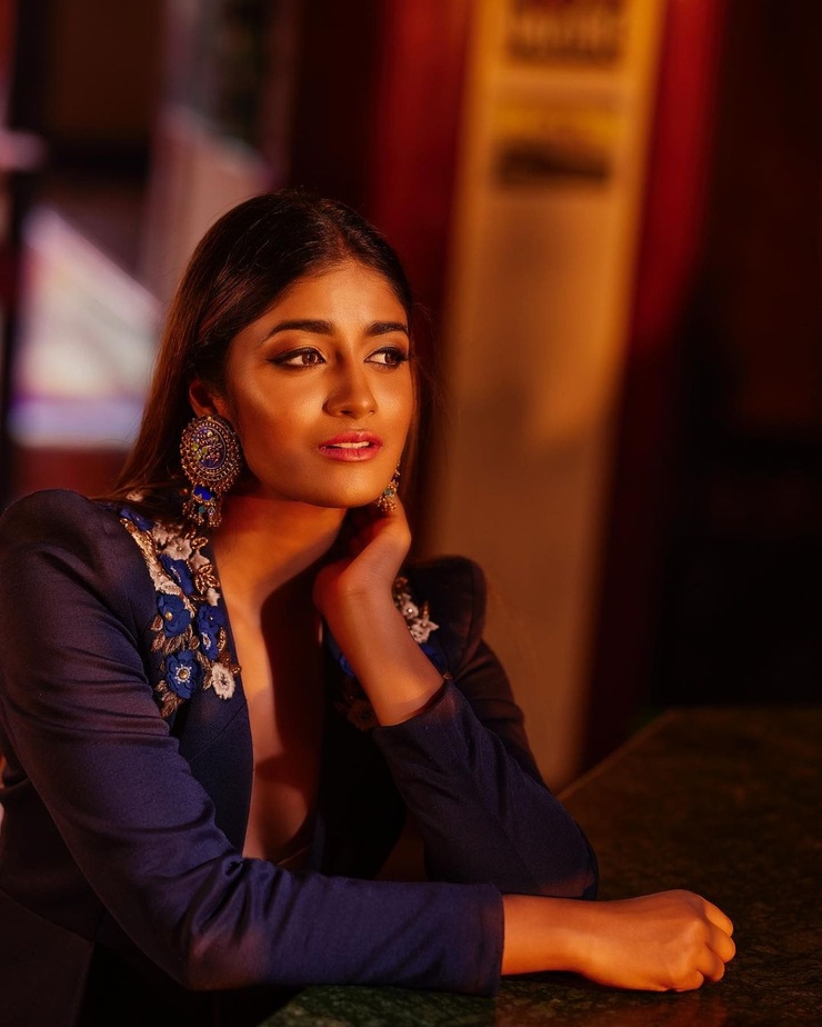 Picture of Dimple Hayathi