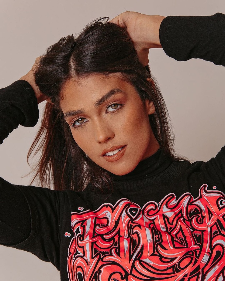 Picture of Rebeca Lins
