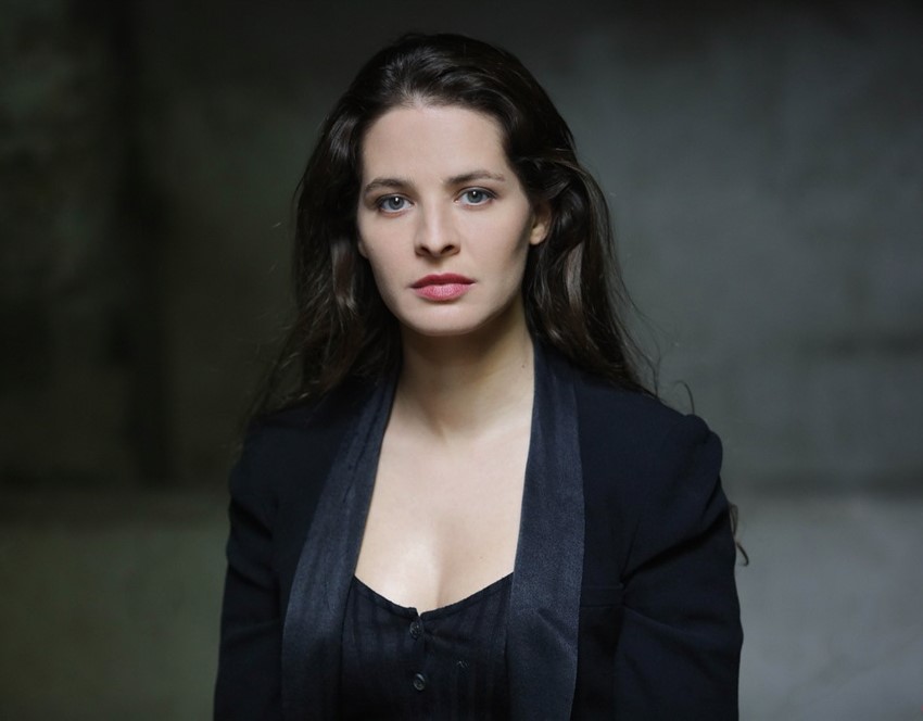 Picture of Esther Comar