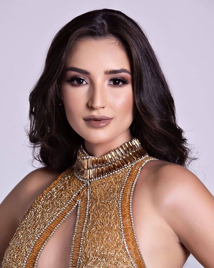 Picture of Caroline Andrade