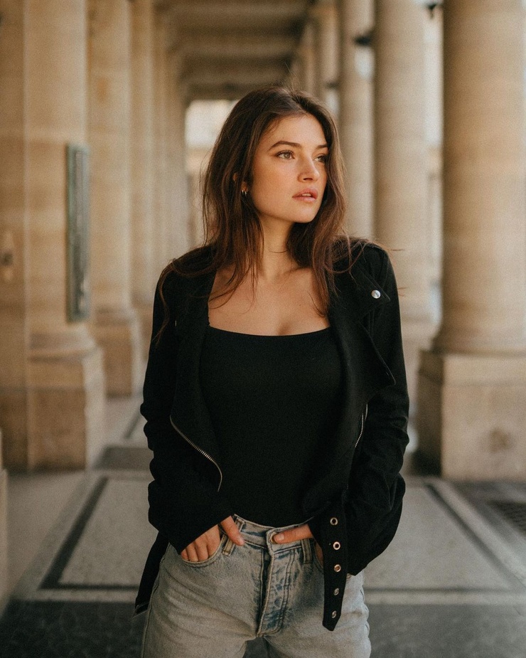 Picture of Eve Dumon