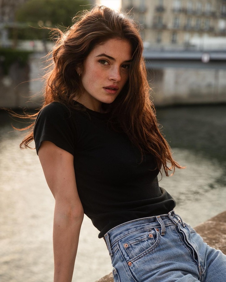 Picture of Eve Dumon