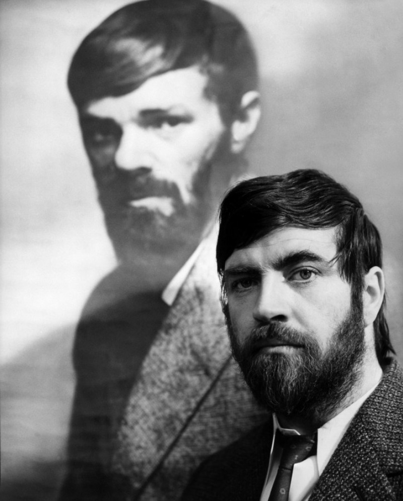 Alan Bates image