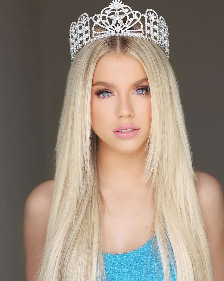 Picture of Kaylyn Slevin.