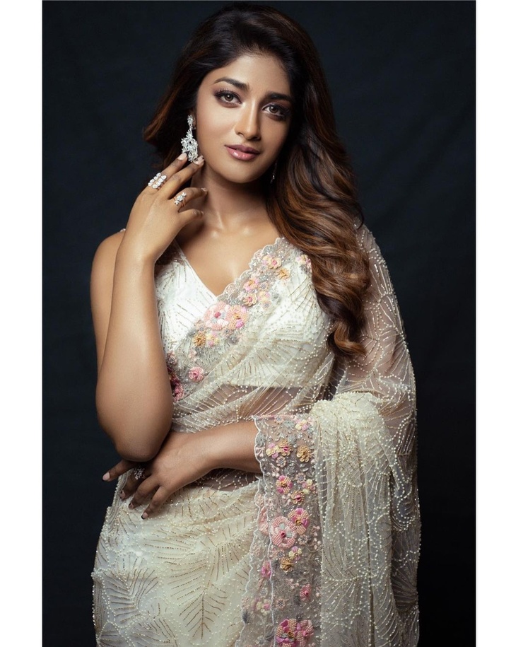 Picture of Dimple Hayathi