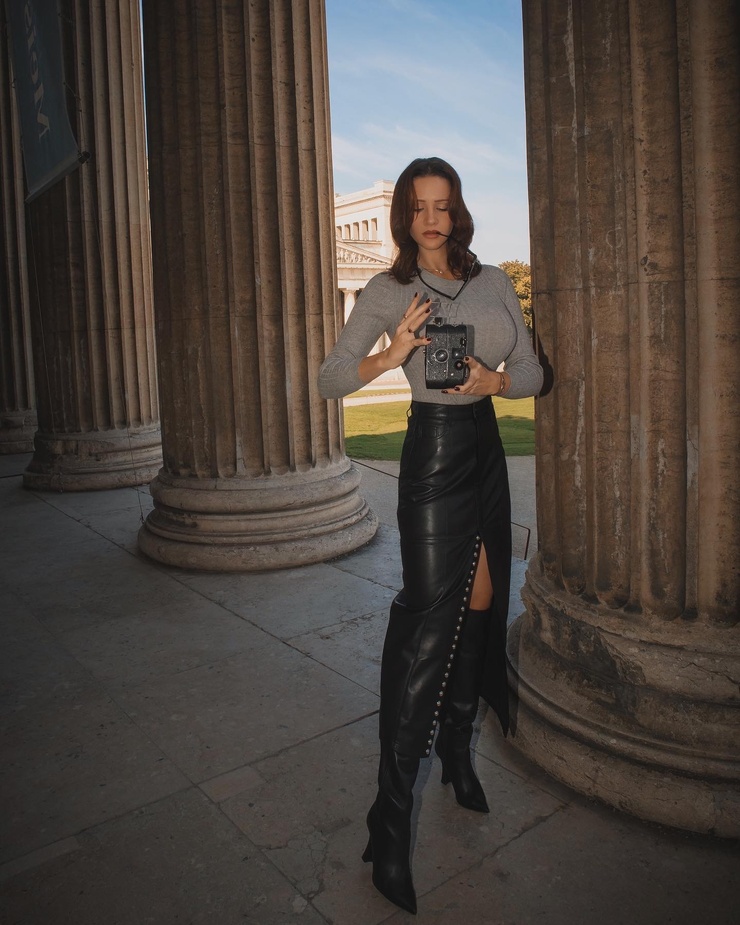 Picture of Alina Lewis.