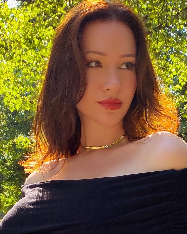 Image of Alina Lewis.