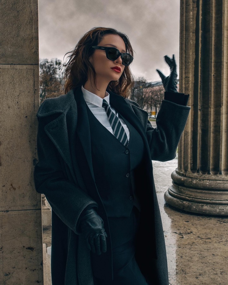 Picture of Alina Lewis.