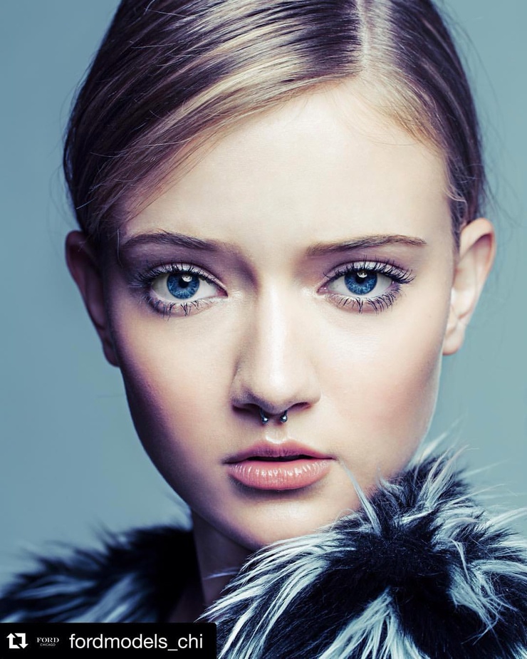 Anna Fischer model image