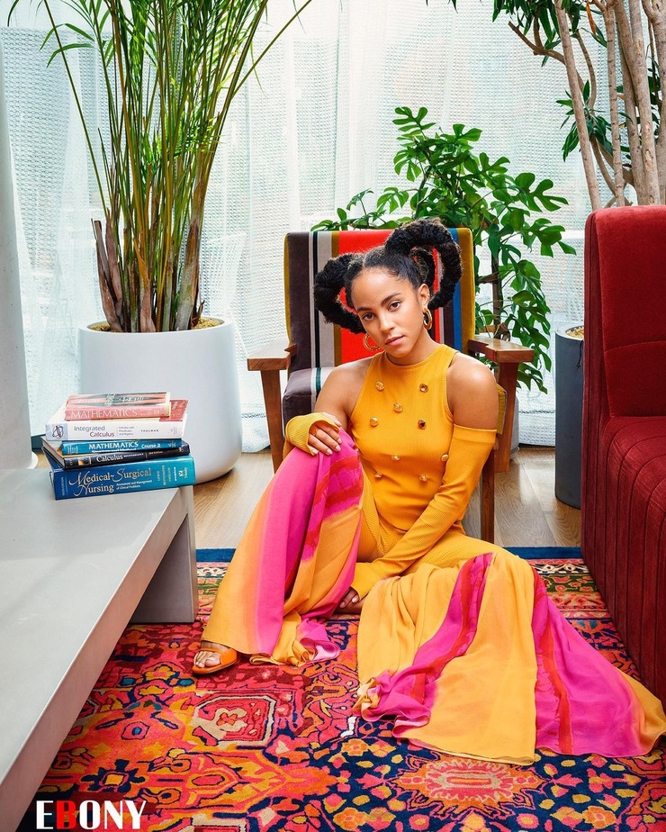 Picture of Lou Llobell