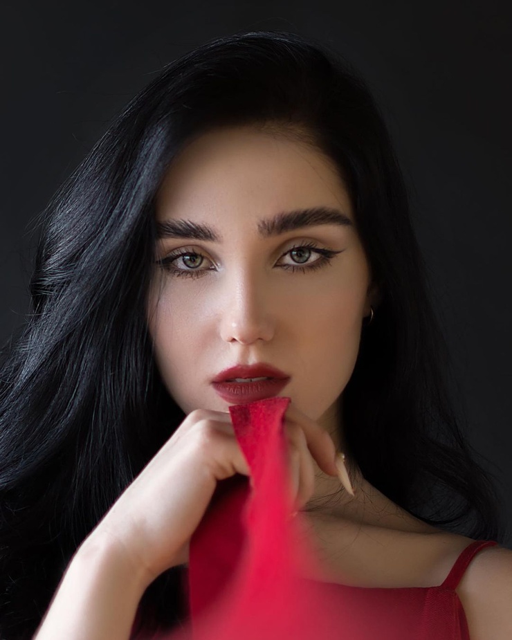 Ksenia Adova picture