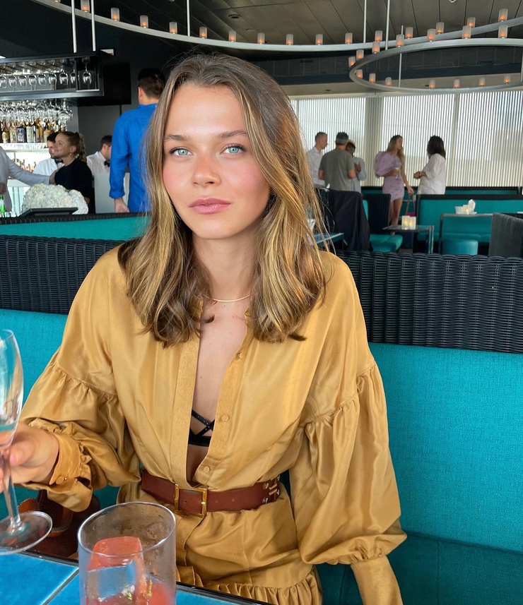 Alannah Walton picture