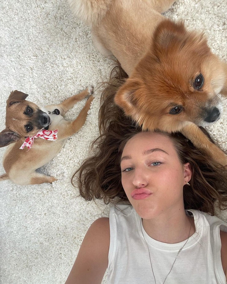 Picture of Ava Cota